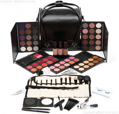 SHE FASHION CLUB: Professional Makeup Kit