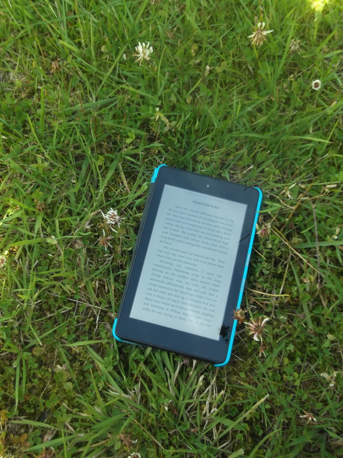 Hills of Books : Bookish Thoujghts #1: Reading Outside - Kindle or ...