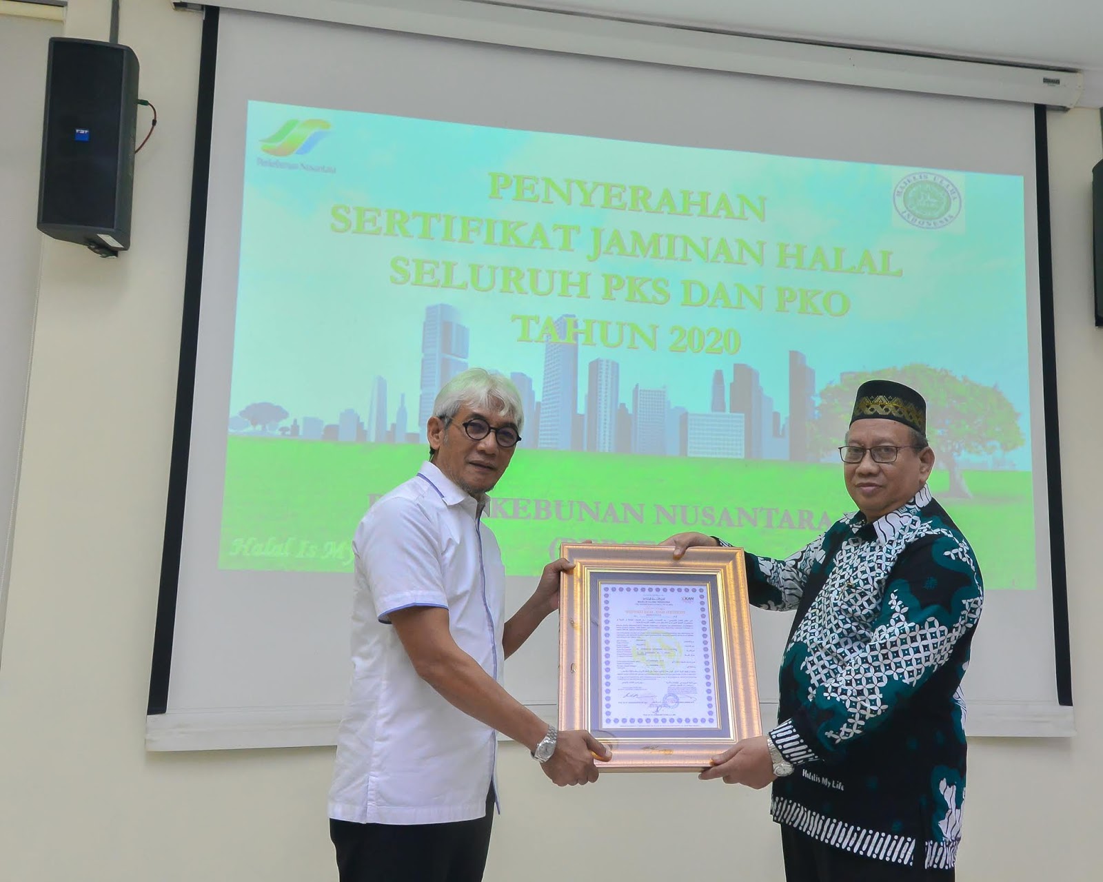 PTPN III (Persero) Menerima Sertifikat Halal dari LPPOM MUI