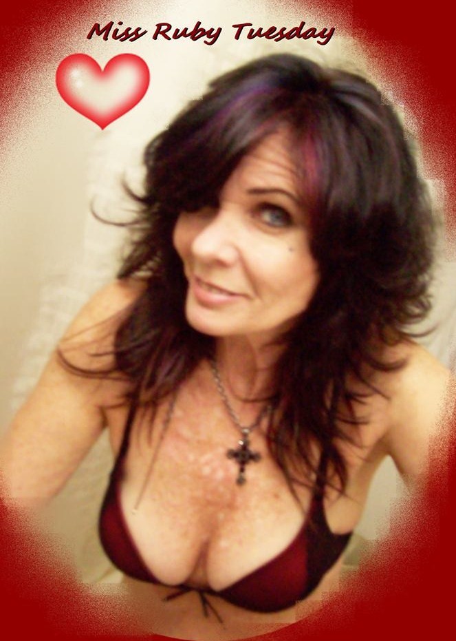 Ruby Tuesday – Idol Features