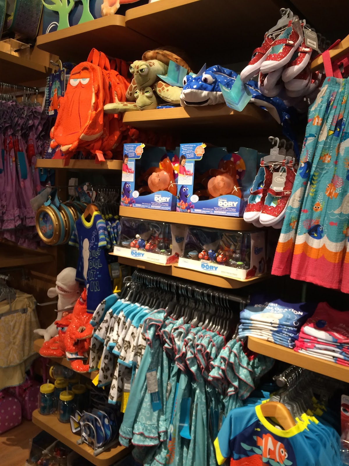 Dan the Pixar Fan: Events: Disney Store Finding Dory Merch Release ...