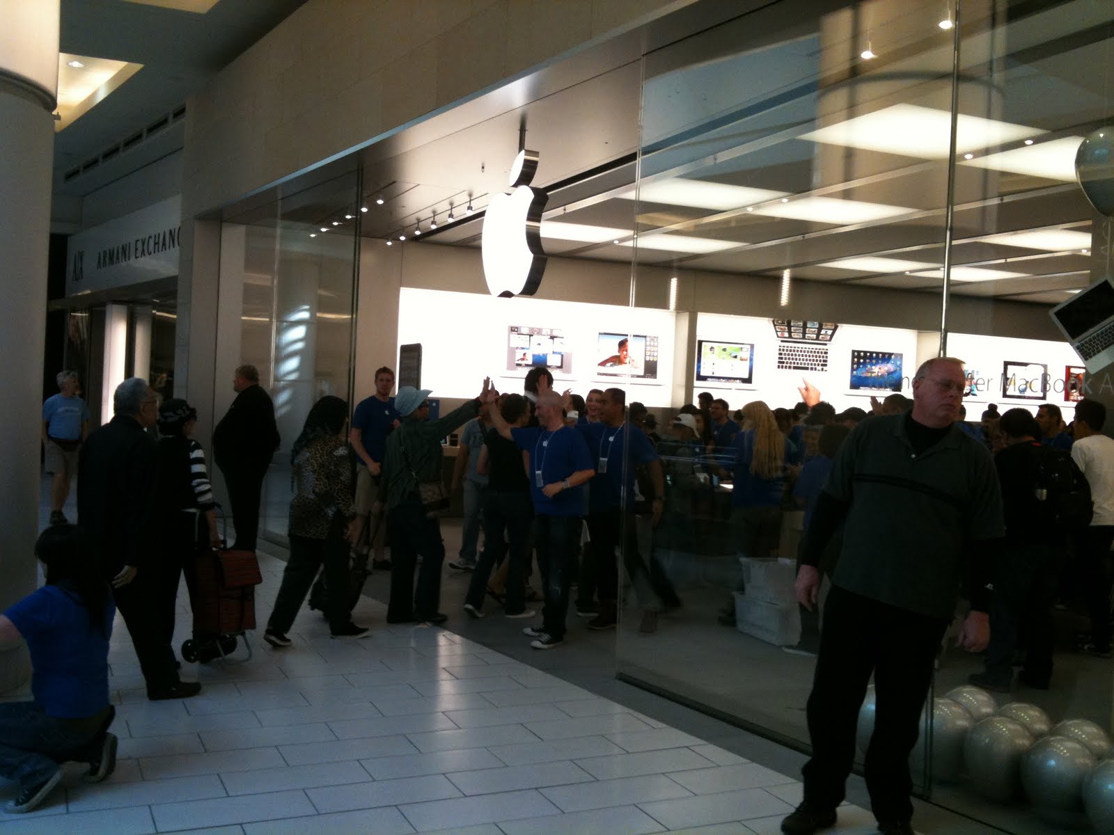 One April Fool: Burnaby Metrotown Apple Store Grand Opening