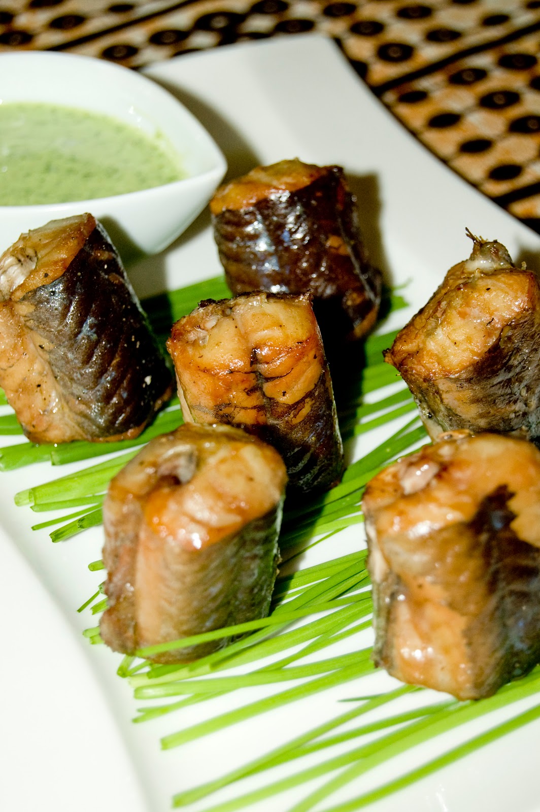 un demi siècle de recettes: Anguilles fumées maison, sauce au vert