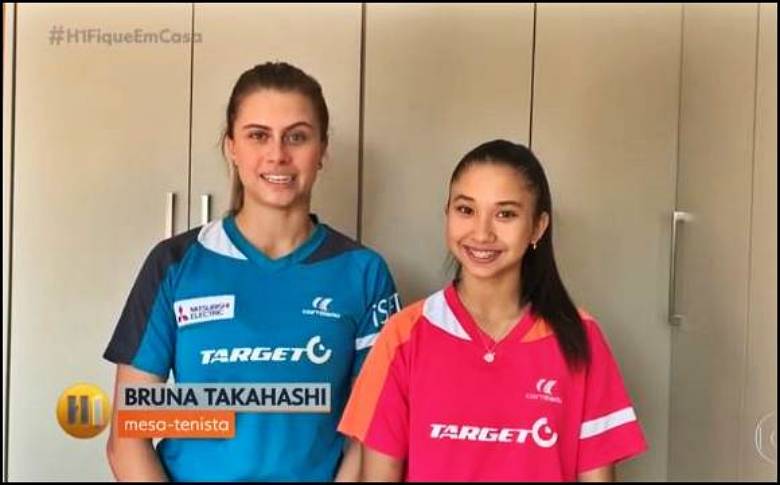 Giulia Takahashi com apenas 15 anos Treina pela 1ª vez com a irmã Bruna ...