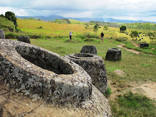 Maininkeja: Ruukkujen tasanko – Plain of Jars