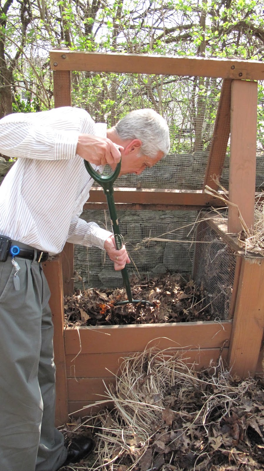 Confessions of a Composter: Time to Turn: A Real Life Compost Story