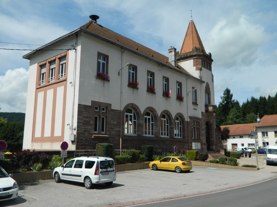 Châteaux-forts, abbayes, monuments antiques et personnages historiques ...