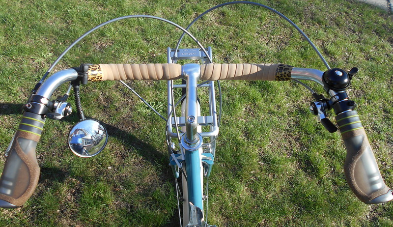 anniebikes: Miss Clementine Gets a Racktime Topit Front Rack