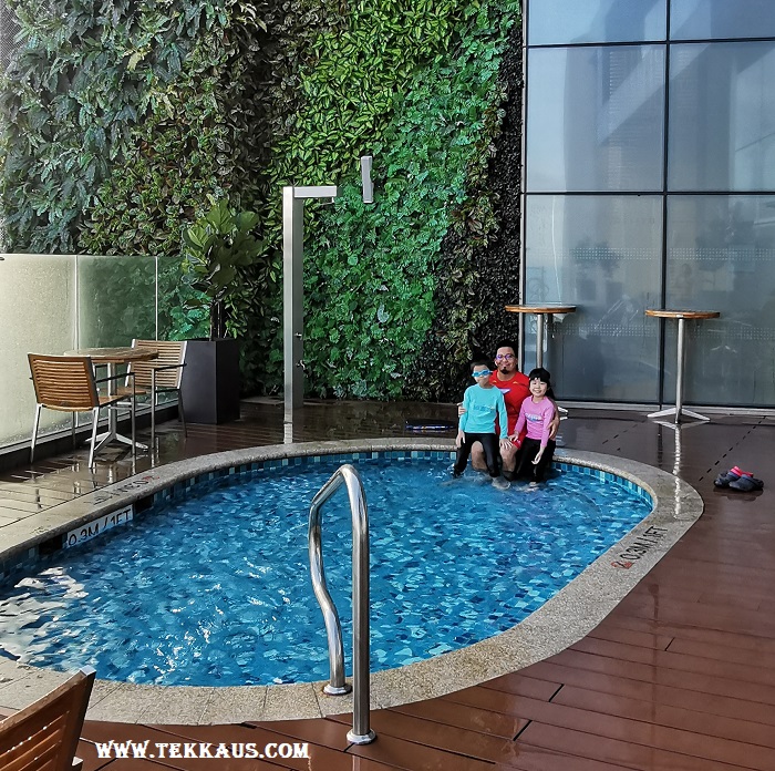 Rooftop Infinity Pool On The 33rd Level Of Sheraton PJ Hotel | Tekkaus ...