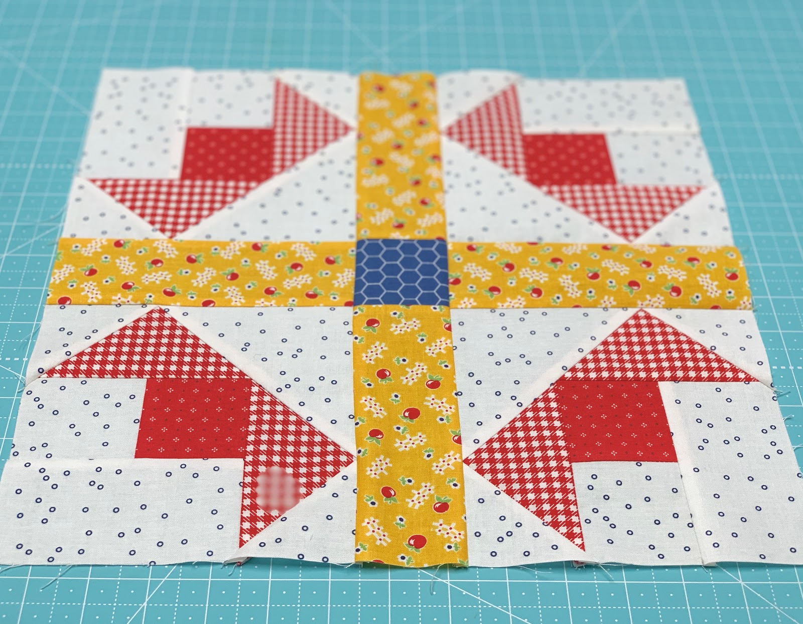 Vintage Block Along - Week 26 - Parade Block!! | Bee In My Bonnet ...