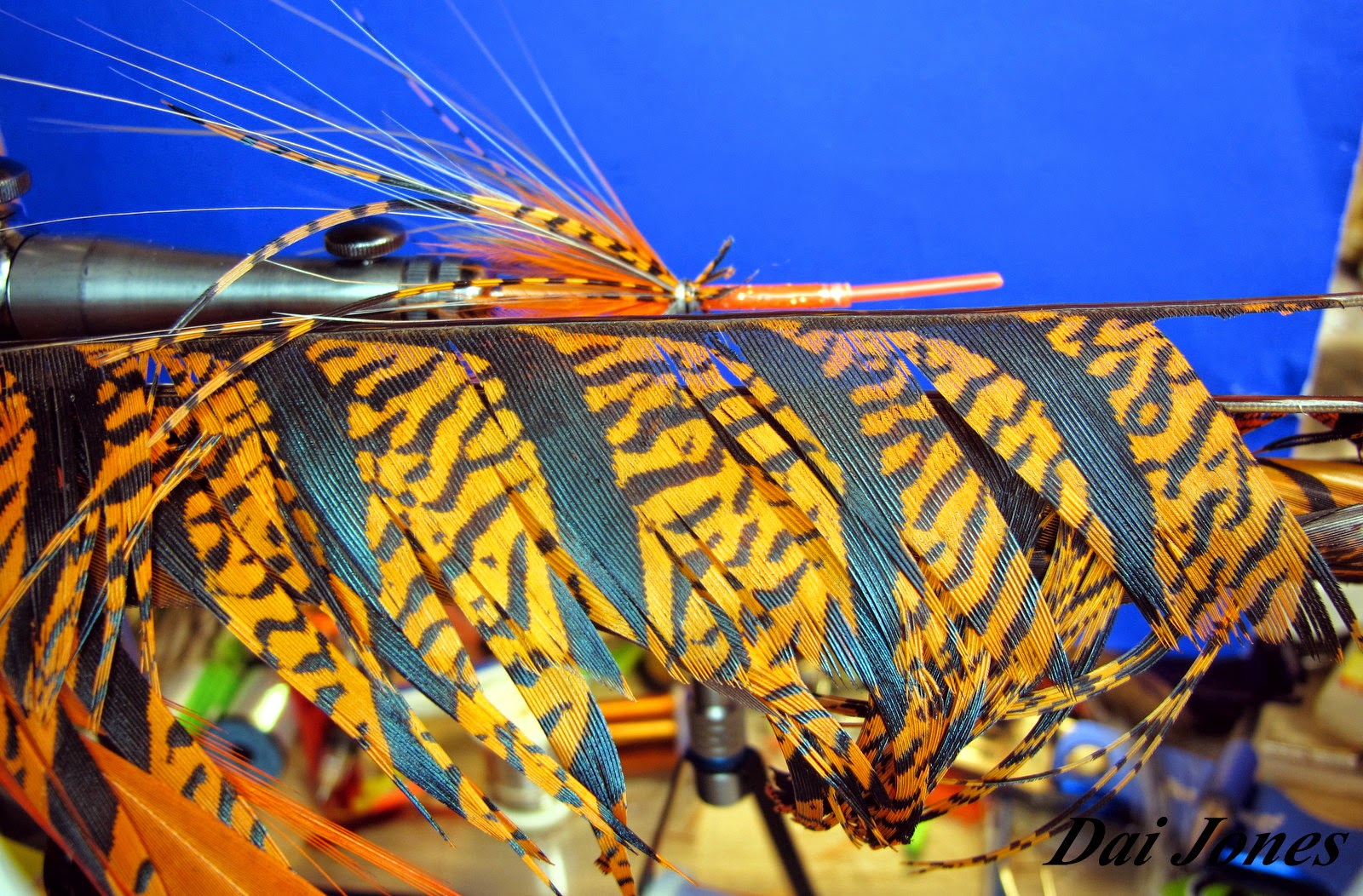 Flies step by step: Prawn tube, step by step.