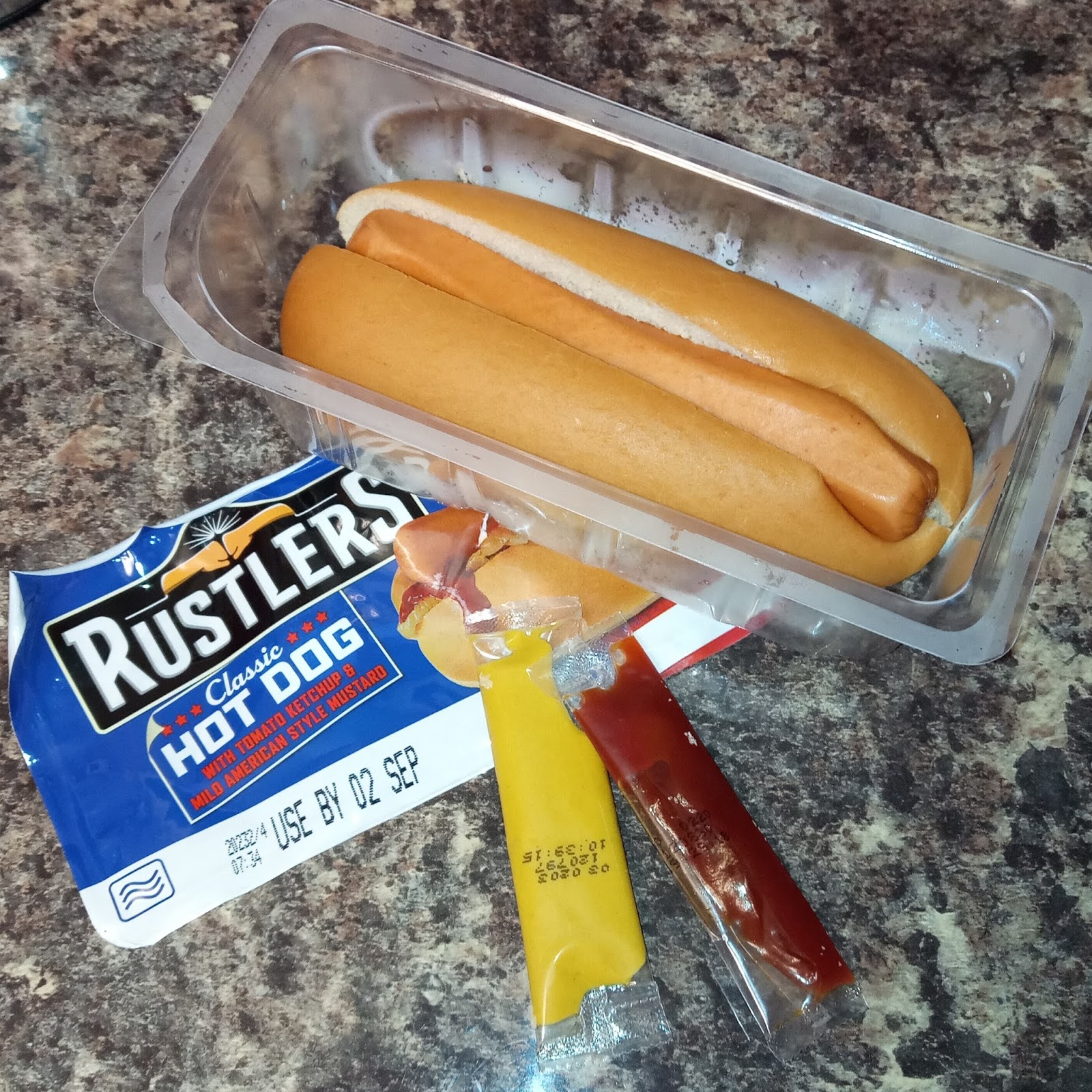 Supersupergirl's Food Reviews: [Review] Rustlers Classic Hot Dog