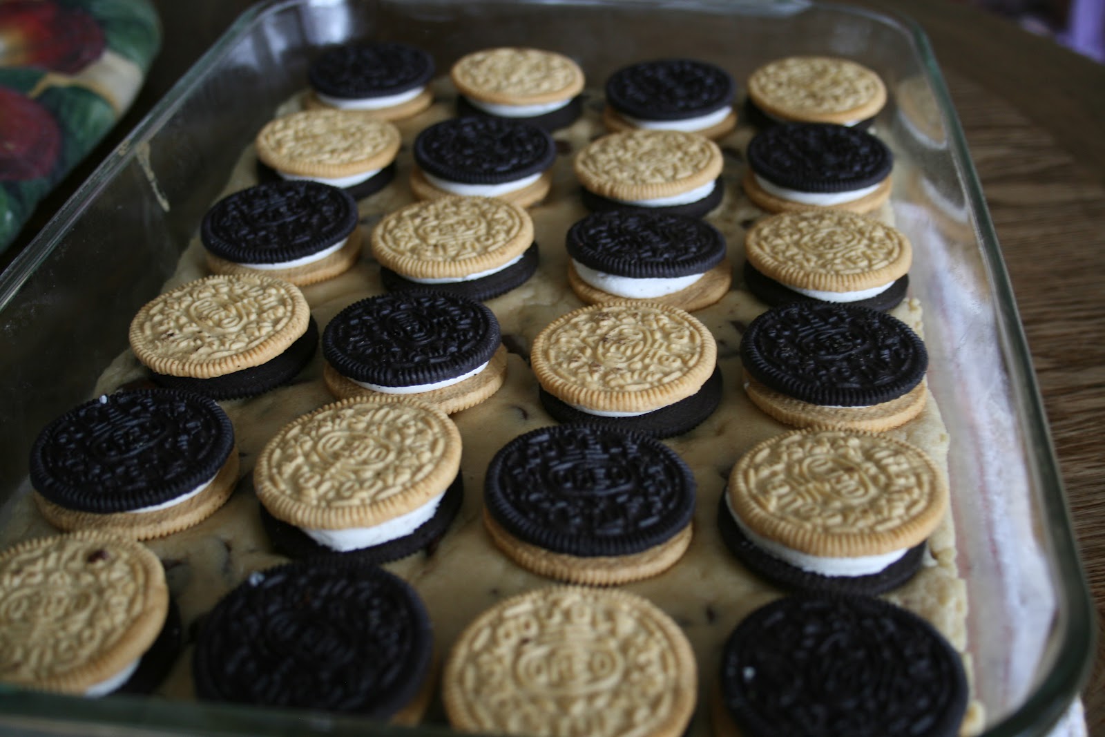 Bake - a - holic: Chocolate Chip Oreo Blondies