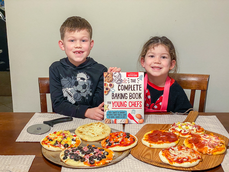 Tales of the Flowers: Pizza at Home - Kids make the pizza tonight