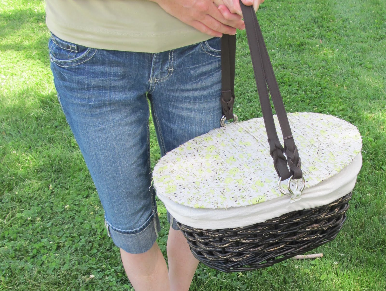 Craftaphile: Picnic Basket Tutorial