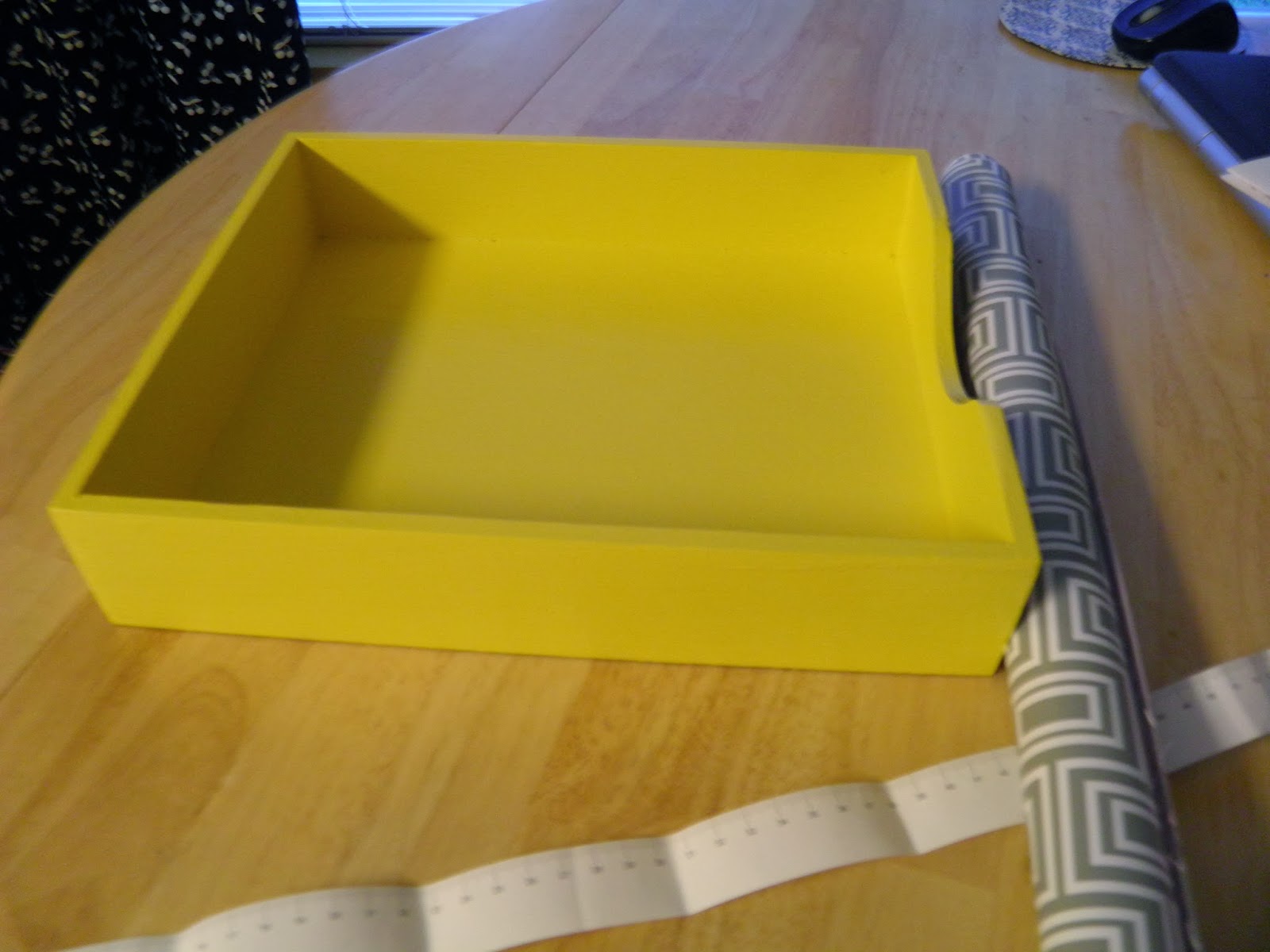 Weekend Tweaks: DIY TRAY FOR KITCHEN COUNTERTOP