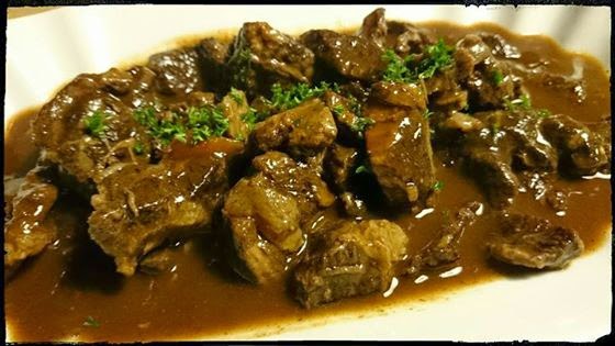 Runderwangen in rode wijnsaus