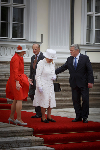 Royal Family Around the World: Queen Elizabeth II Visits Berlin ...