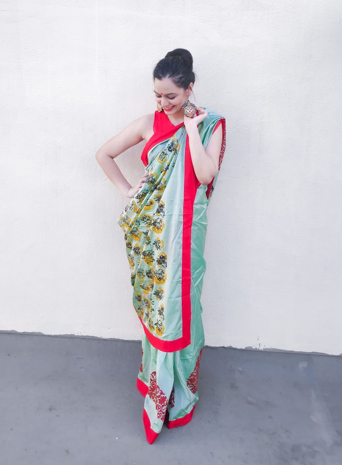 4 Ways to Wear a Saree to Show the Pallu - Chiconomical