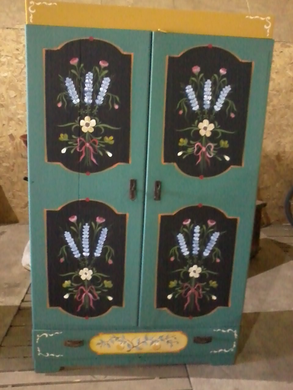 CLAUDIU BIXA: Mobila pictata Rasnov