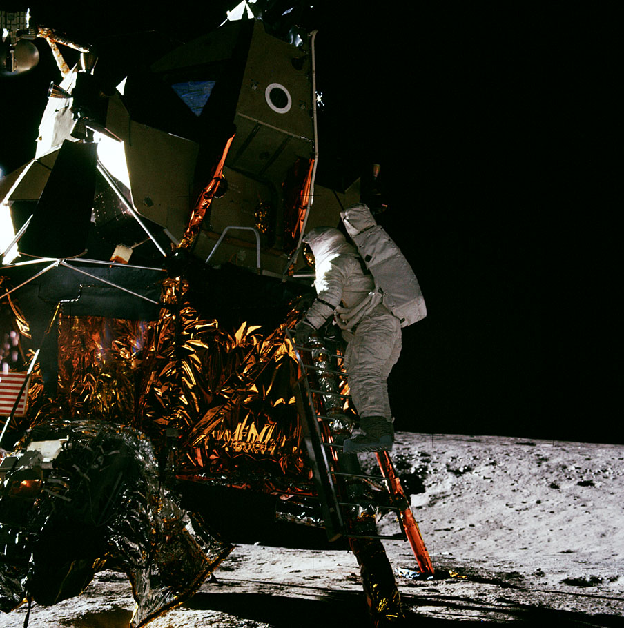 Apollo 12 Timeline: 1969/11/19 (06:44 HO - 12:44 IT): Discesa di Conrad ...