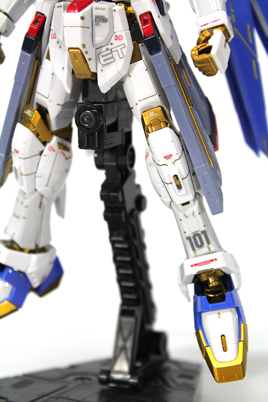 Custom Build: RG 1/144 Freedom Gundam "Gold Frame"