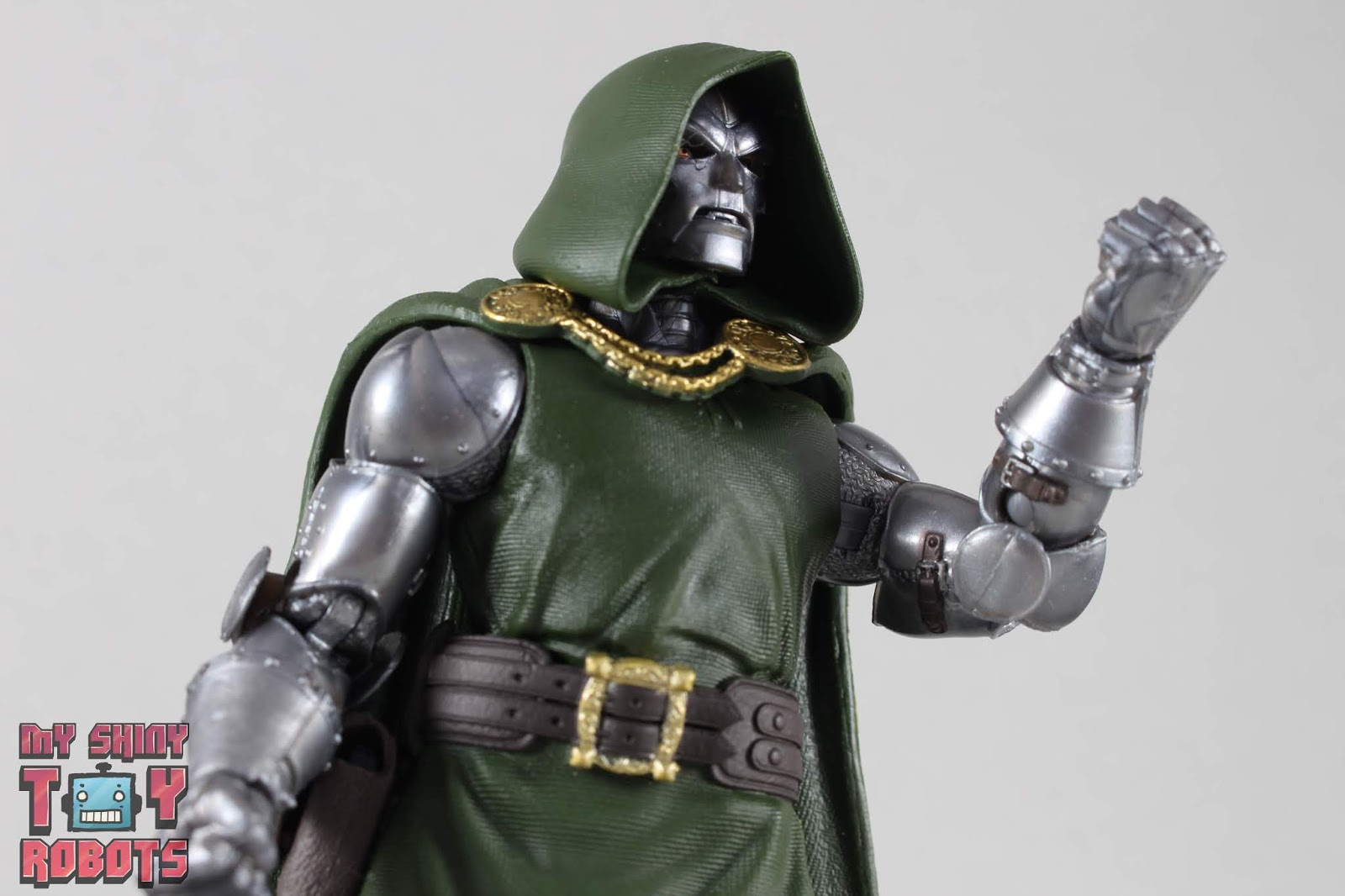 My Shiny Toy Robots: Toybox REVIEW: Marvel Legends Doctor Doom