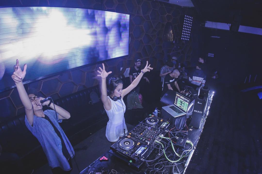 Sobbers Nightclub and Karaoke - Kuy!!! Jalan Jalan Malam Bandung