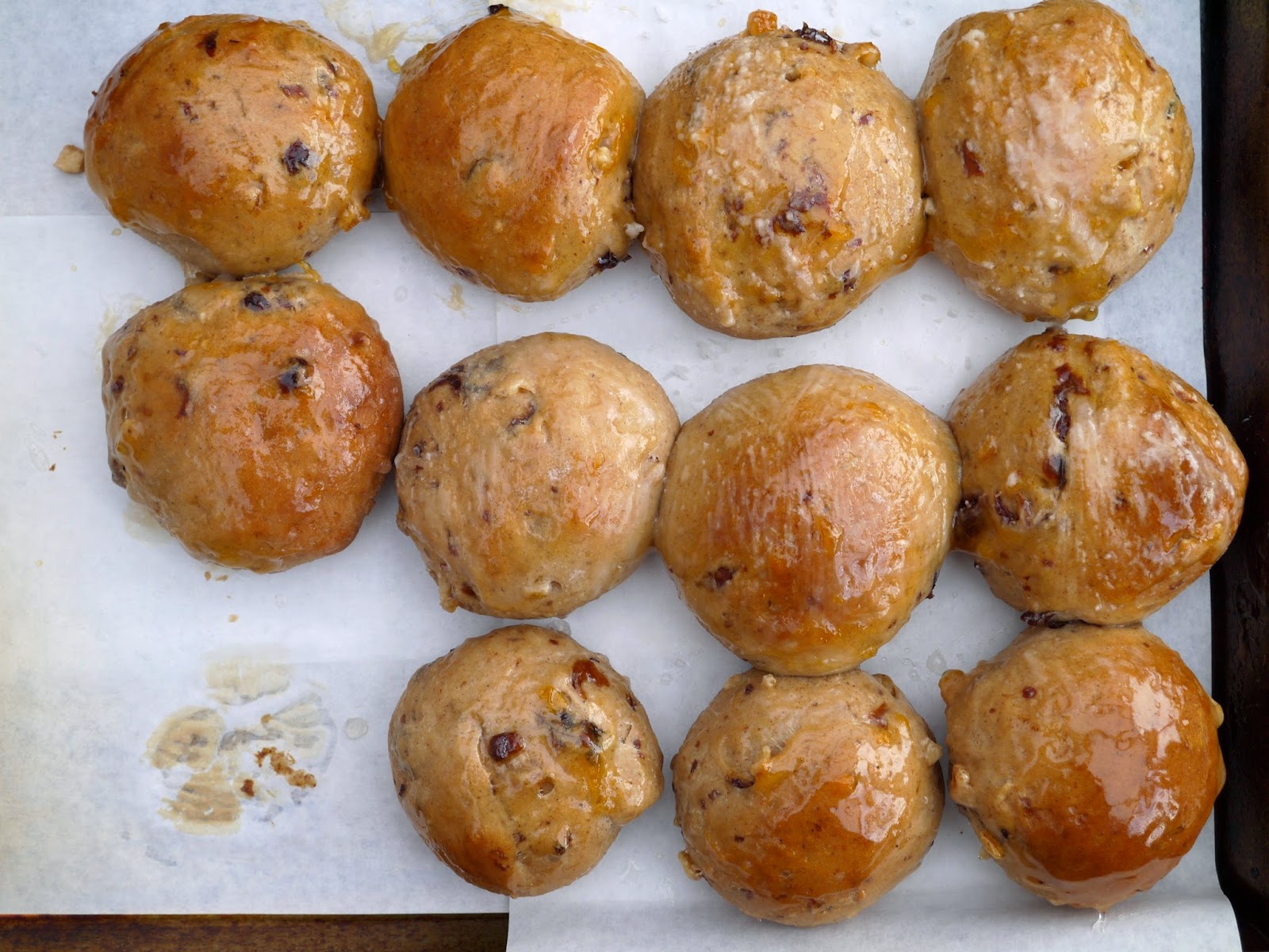 This Muslim Girl Bakes: Spiced Fruit Buns.