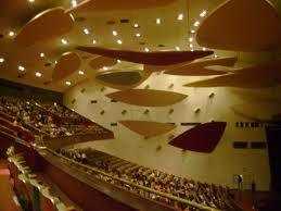 G A N T I L L A N O: AULA MAGNA DE LA UNIVERSIDAD CENTRAL DE VENEZUELA