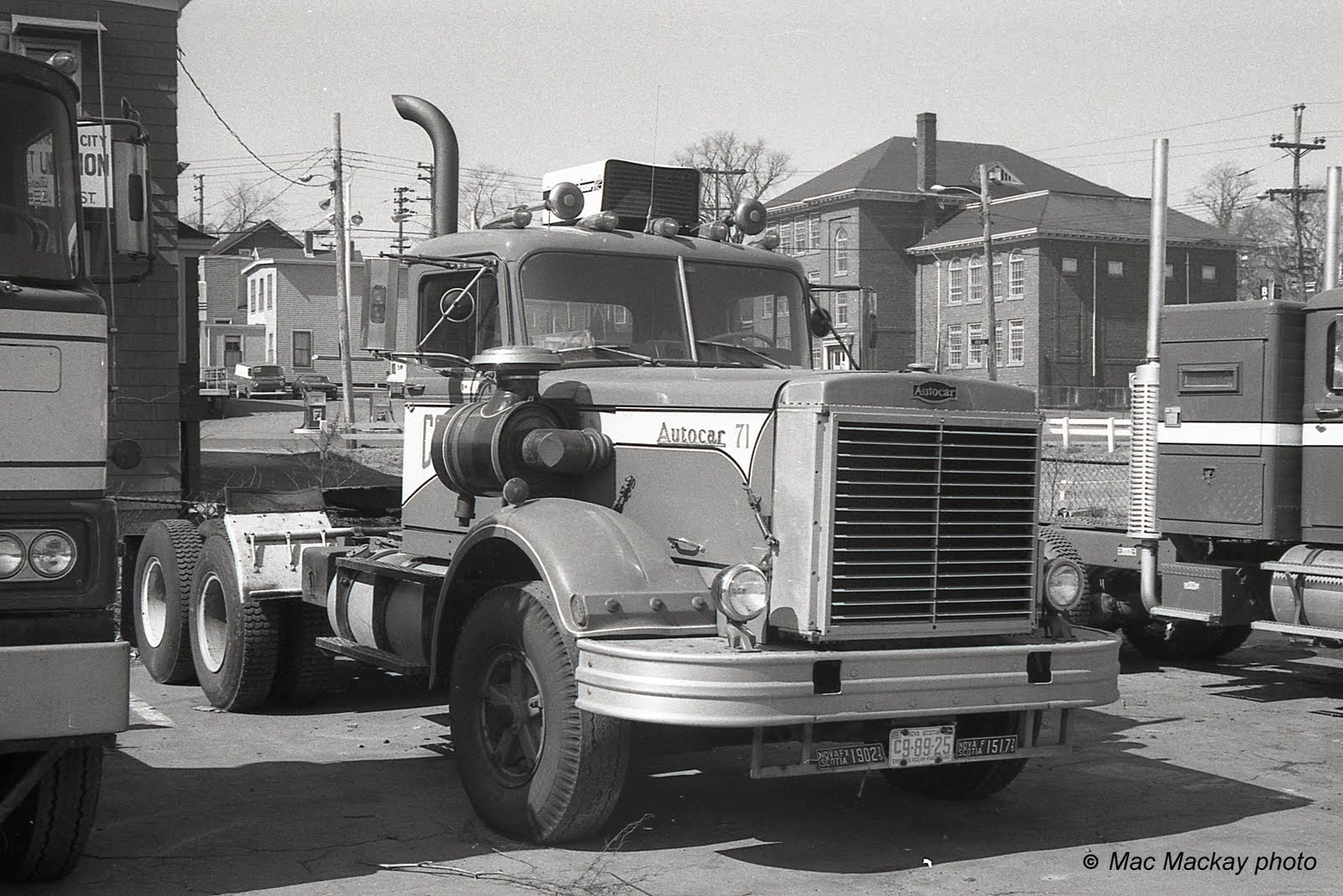 Autocar Old Freightliner Trucks Classic Images Wallpapers Free