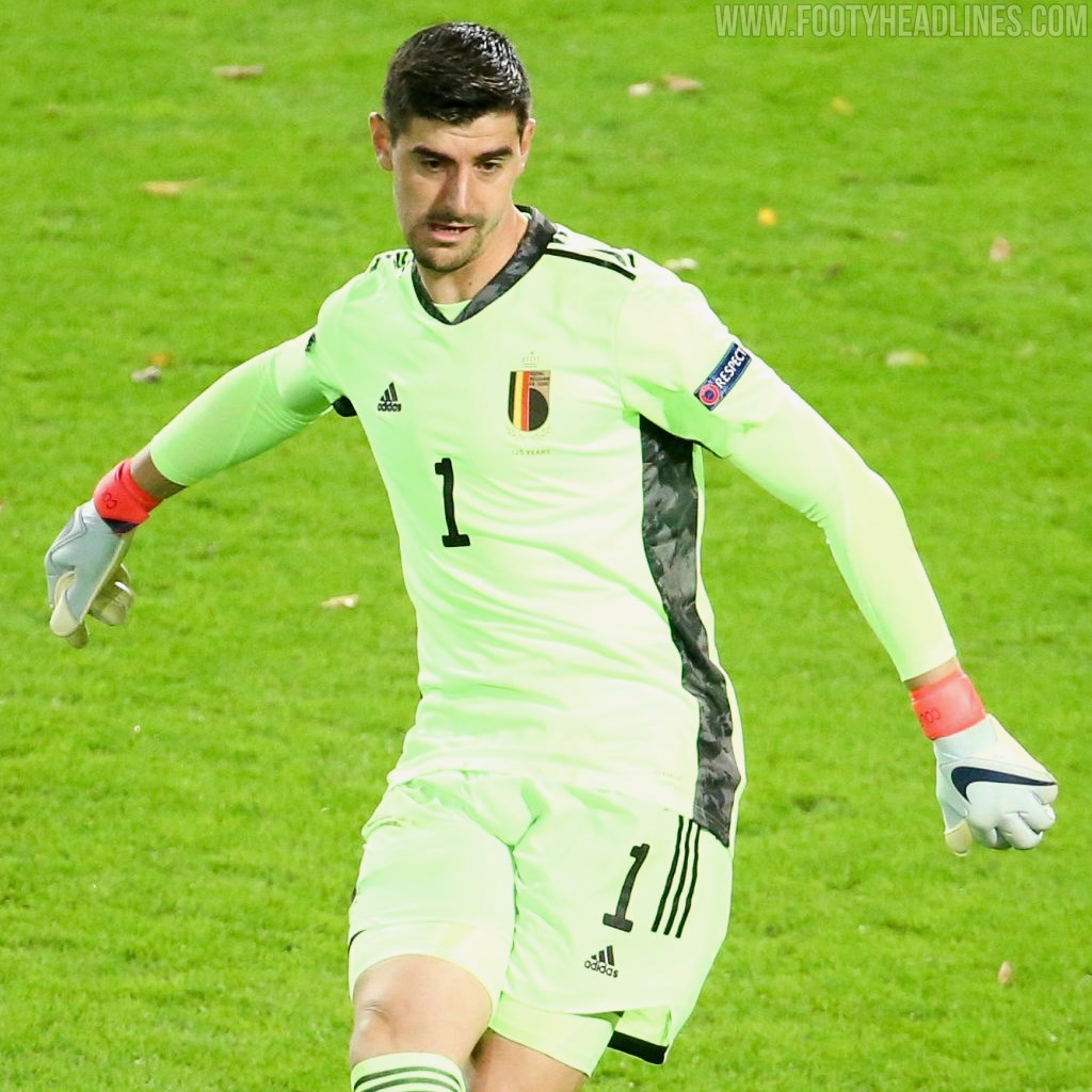 Thibaut Courtois Covers Swoosh With Tape In Champions League - Here Is ...