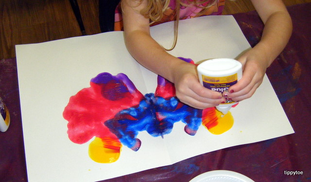 Tippytoe Crafts: Push-Paint Monsters