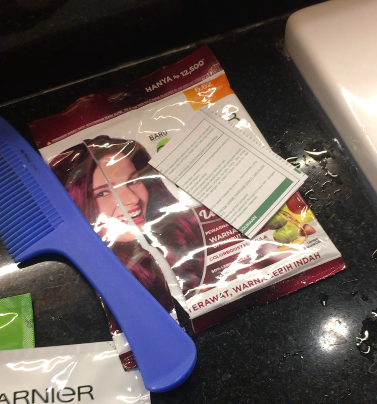 A BEAUTY POUCH: GARNIER COLOR NATURALS ULTRA COLORS: CRANBERRY RED REVIEW