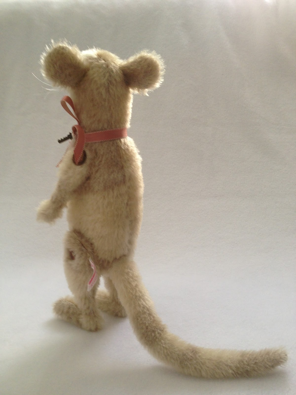 The Raggy Rat ...: I finished the button-joined rat!