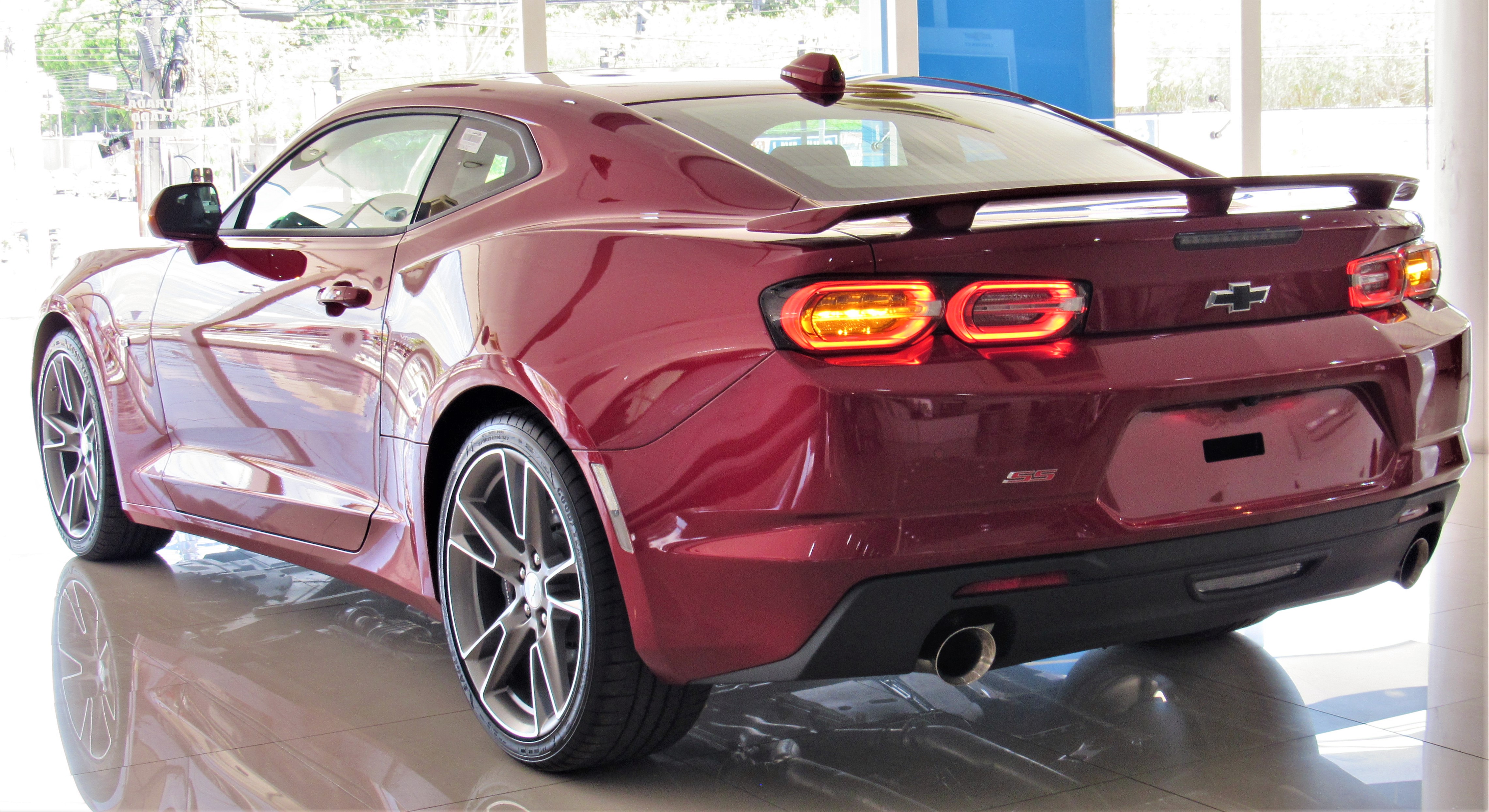 Os detalhes do Chevrolet Camaro SS 2020