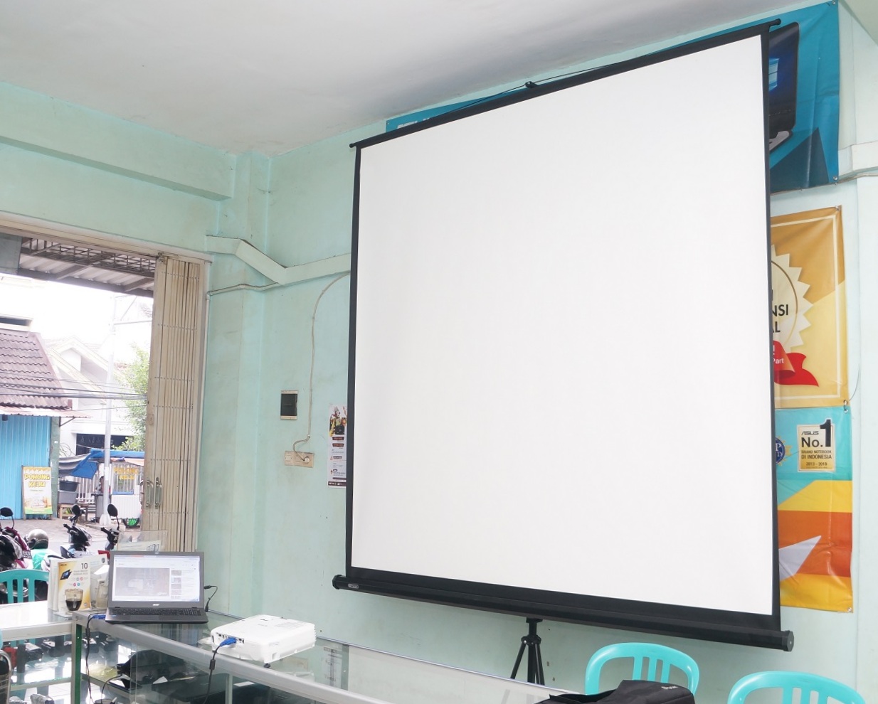 Layar Proyektor MyScreen 84 Inch Bekas | Jual Beli Laptop Second dan ...