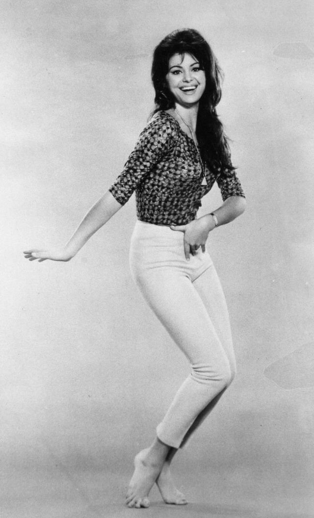 Israeli Classic Beauty: 35 Fabulous Photos of Daliah Lavi in the 1960s ...