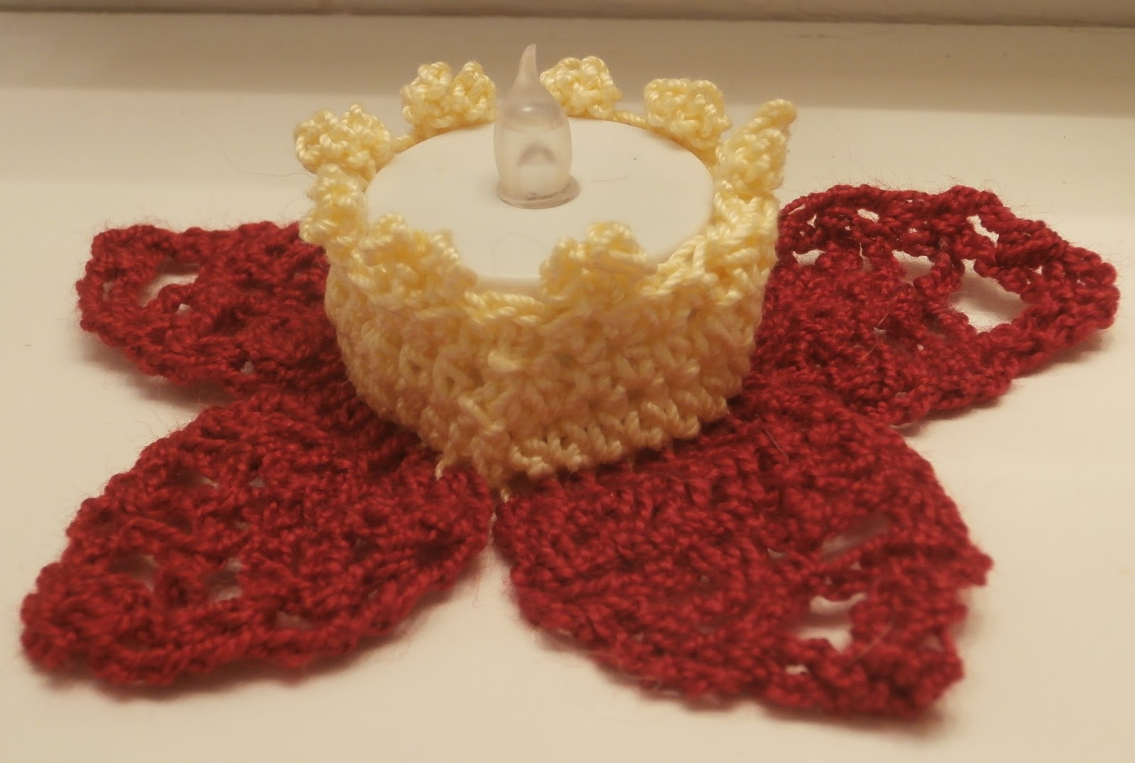 The Fur~Babies Momma: POINSETTIA TEA LIGHT COZY – free crochet pattern