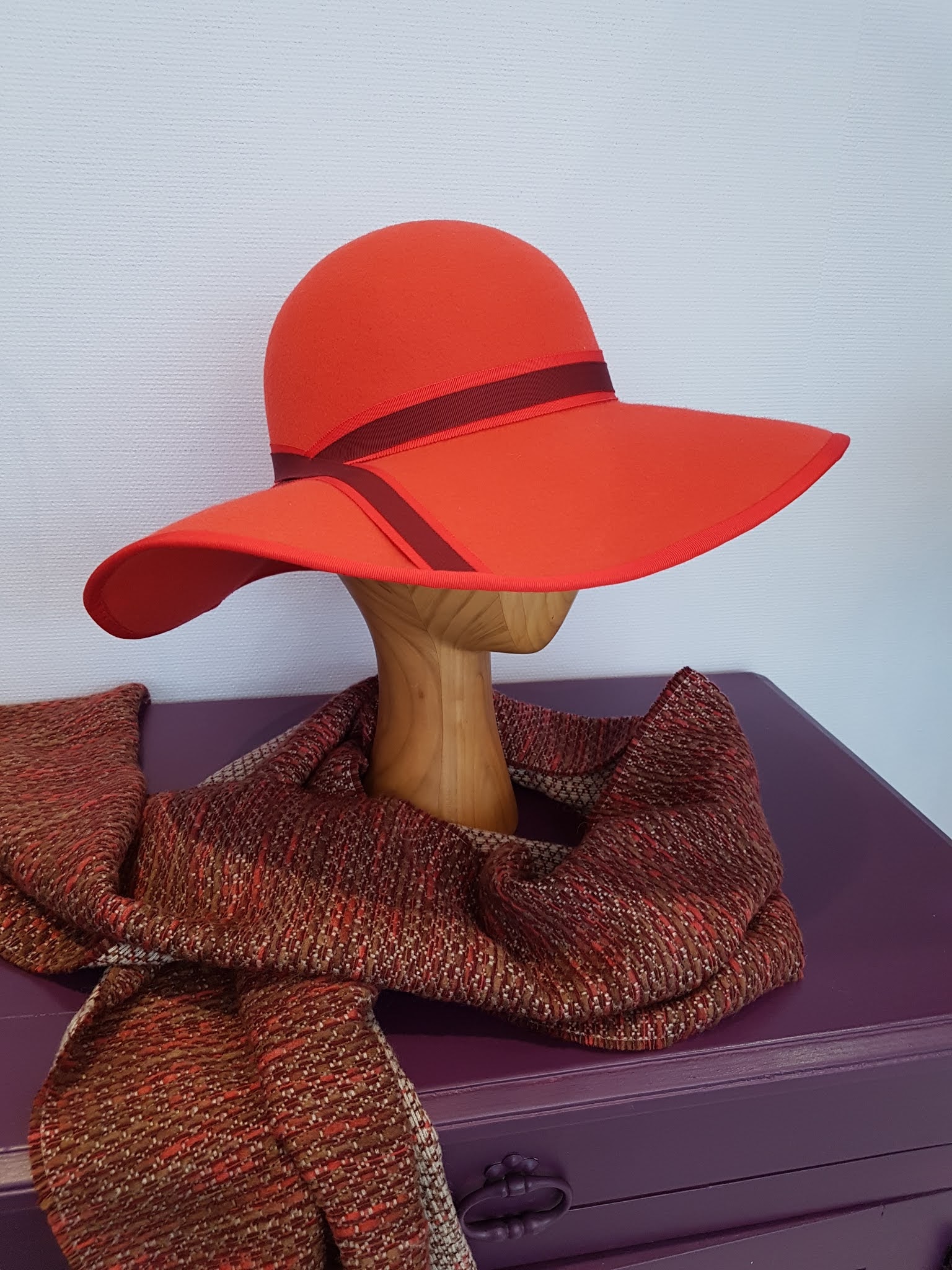 Grande capeline feutre de laine mérinos rouge vif
