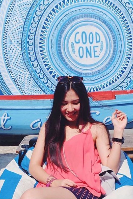 Foto-Foto Jessica Mila Pamer Paha Mulus dan Pose Seksi Lainnya - Bikin Heboh