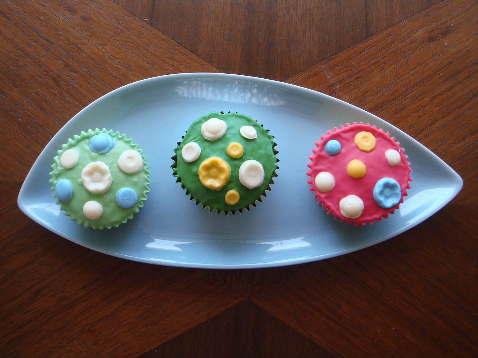 Foodspiration: Cute As A Button Cupcakes: An Improvisation