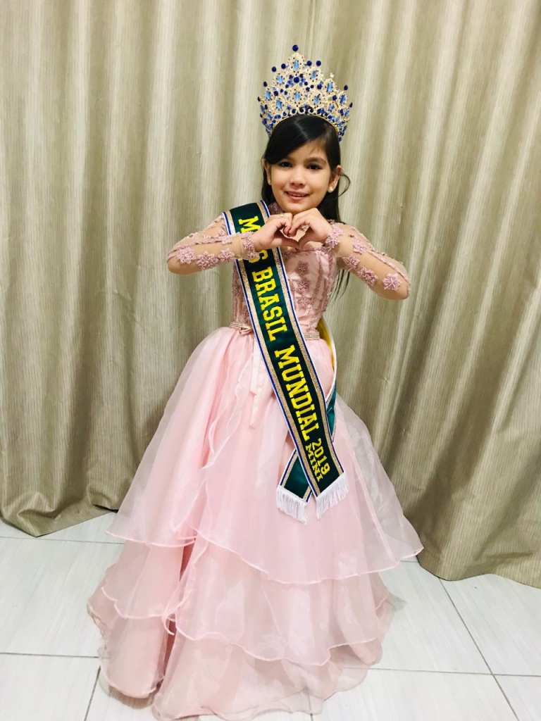 De Açailândia/MA garota de 8 anos é eleita Mini Miss Brasil, durante ...