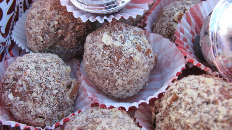 Red Couch Recipes: Amazing Almond Rum Balls