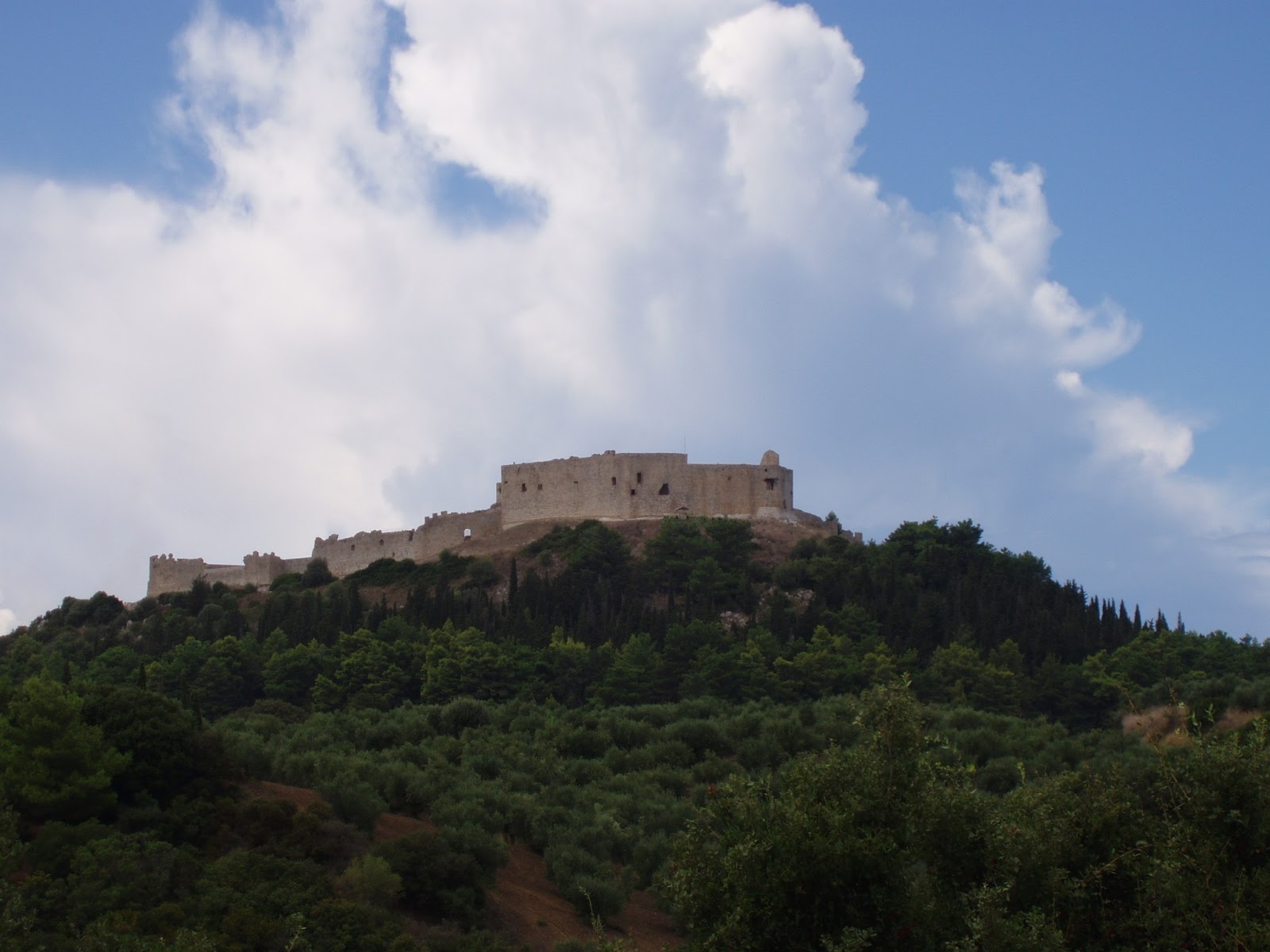 ΠΕΡΙΠΑΤΗΤΕΣ ΤΟΥ ΤΟΠΟΥ: ΚΑΣΤΡΟ ΧΛΕΜΟΥΤΣΙ