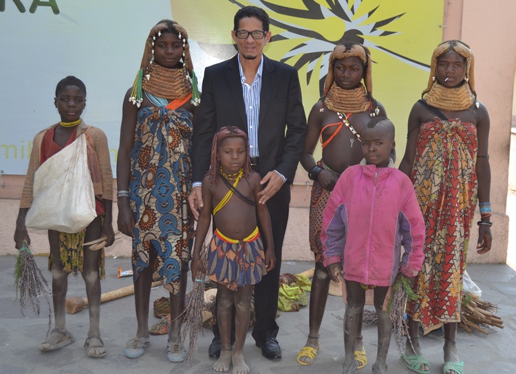 A TRIBO ‘MUÍLA’ É UMA DAS RARIDADES DE ANGOLA « Revista Òmnira