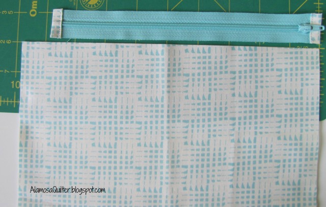 Alamosa Quilter: My Basic Zipper Bag :: A Tutorial {Photo Heavy}