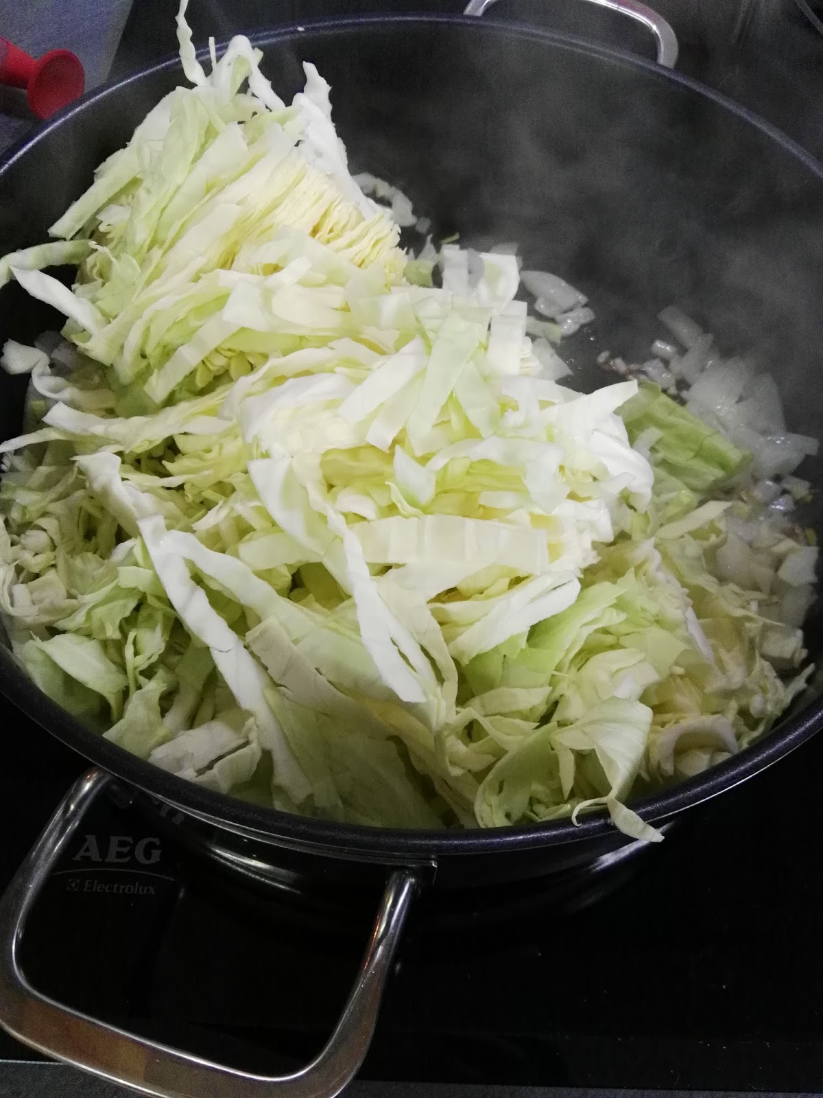 Krautfleckerl mit handgemachten Fleckerln, aus Großmutters Zeiten