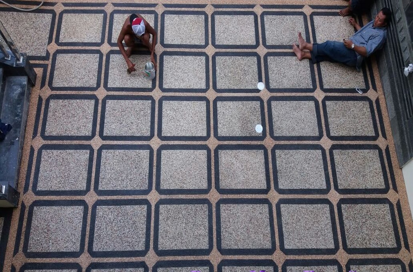 30 Model Lantai Halaman Depan Rumah - TUKANG TAMAN SURABAYA