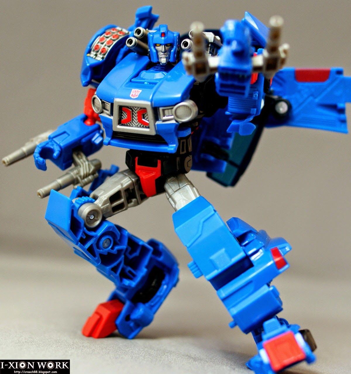 一眼看穿: Transformers Generations Thrilling 30 - Skids 剎車